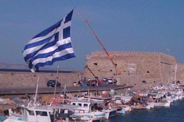 ΤΕΡΑΣΤΙΑ ΕΛΛΗΝΙΚΗ ΣΗΜΑΙΑ ΚΥΜΑΤΙΖΕΙ ΚΑΙ ΣΤΟ ΗΡΑΚΛΕΙΟ ΚΡΗΤΗΣ - Εφημερίδα ...