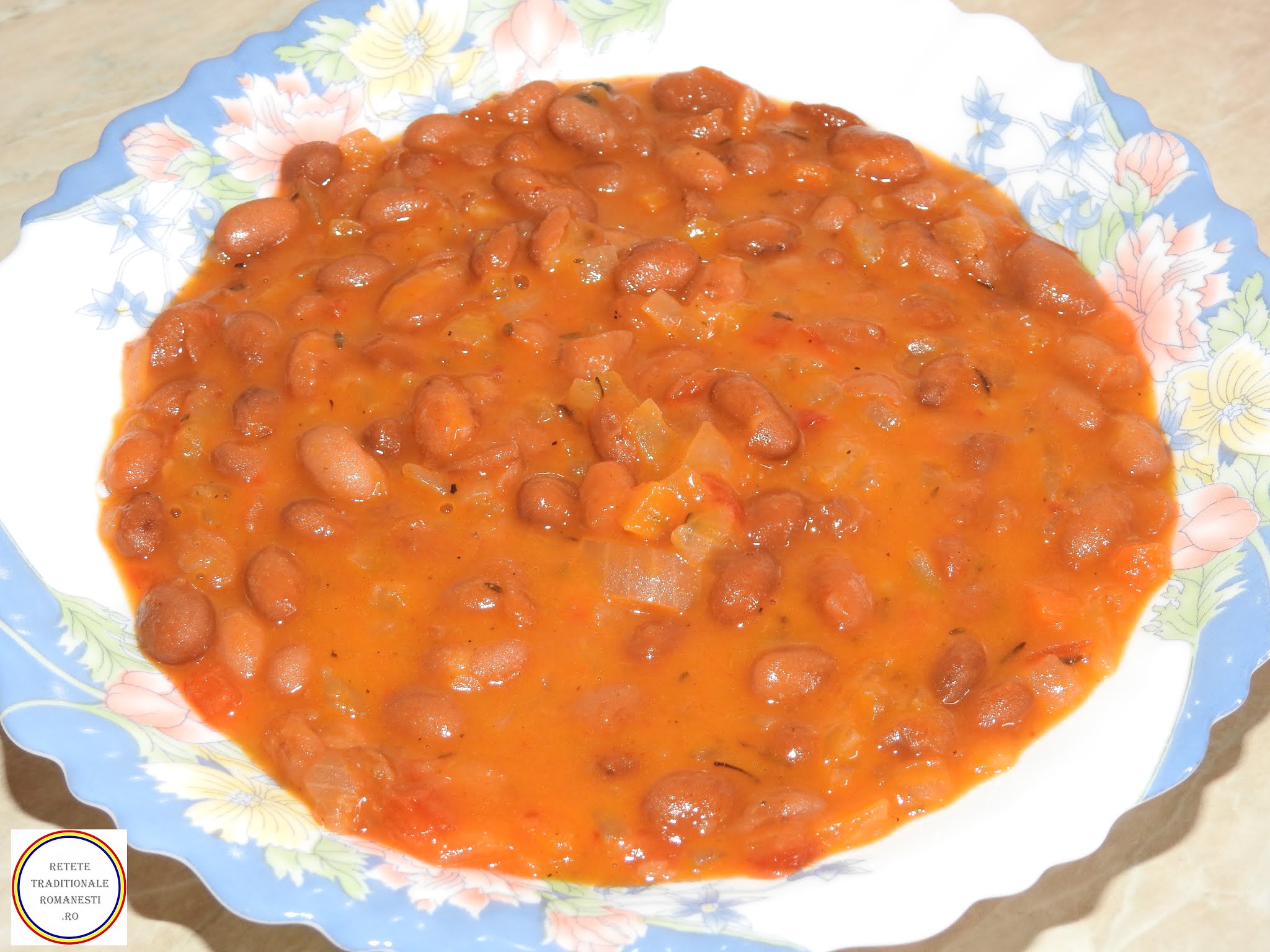 Fasole cu carnati reteta | Retetetraditionaleromanesti.ro