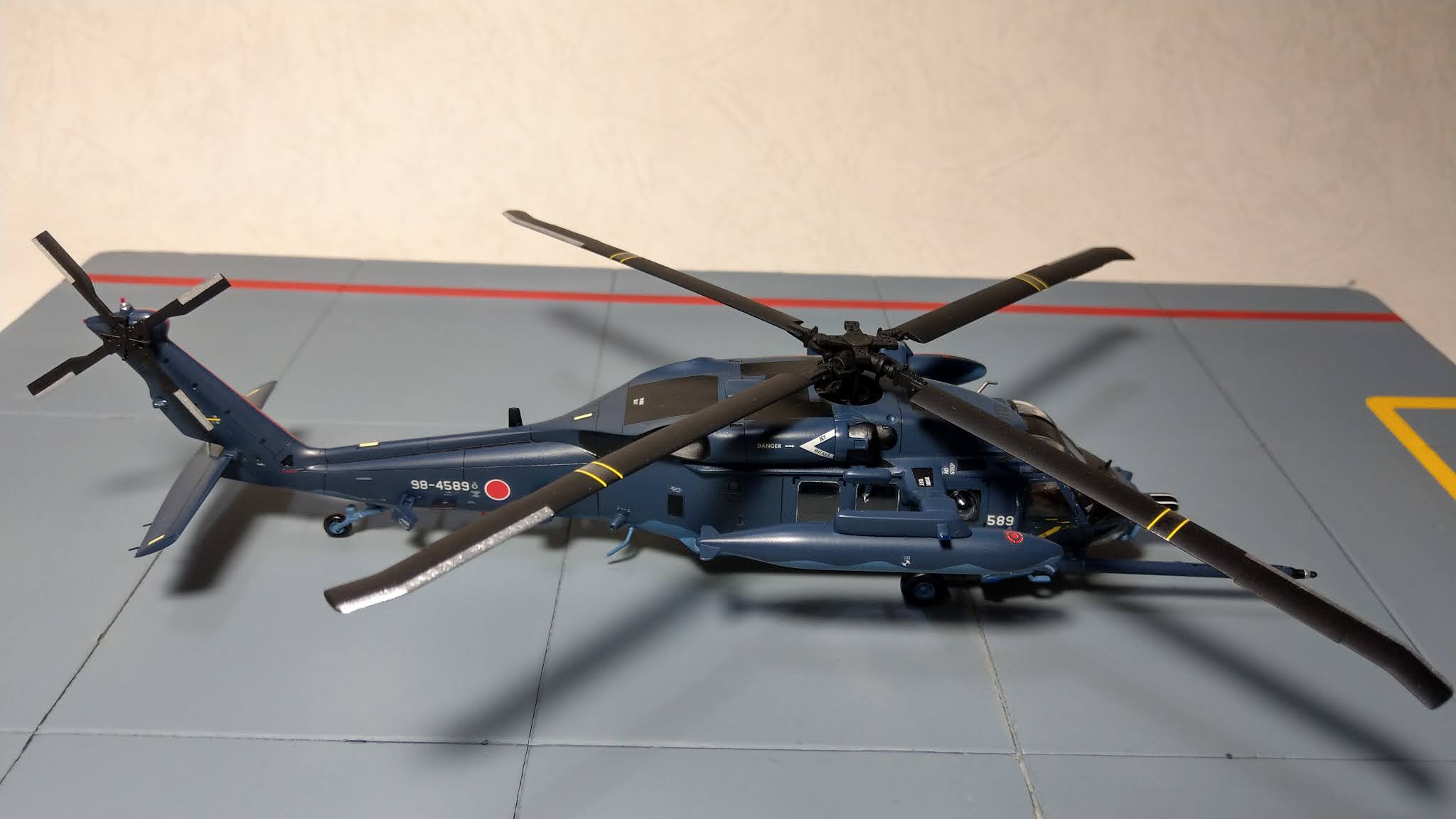 白貓模型格納庫: 日本航空自衛隊 UH-60J (SP) JASDF UH-60J (SP)