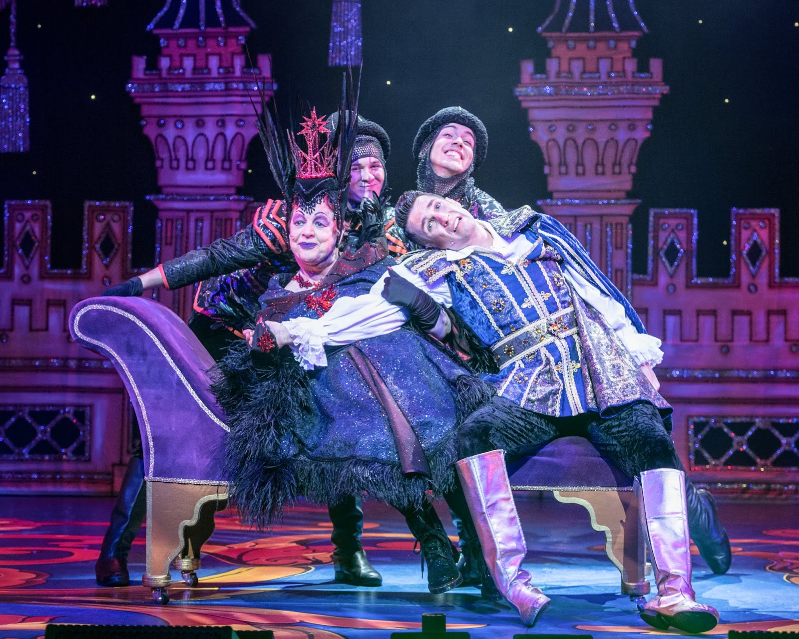 Snow White and the Seven Dwarfs (Pantomime), Richmond Theatre | Review ...