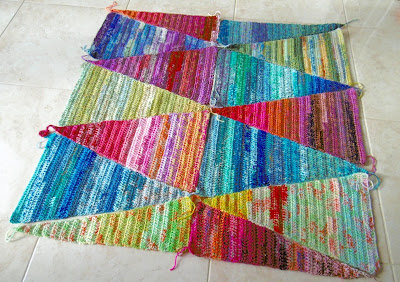 TRIANGLE BLANKET PATTERN...to use up all those left overs! | SUSAN ...