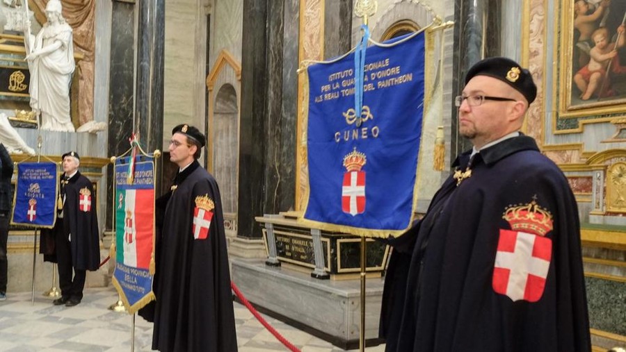 Monarchici in Rete: Le Guardie d'Onore alle Reali Tombe del Pantheon ...