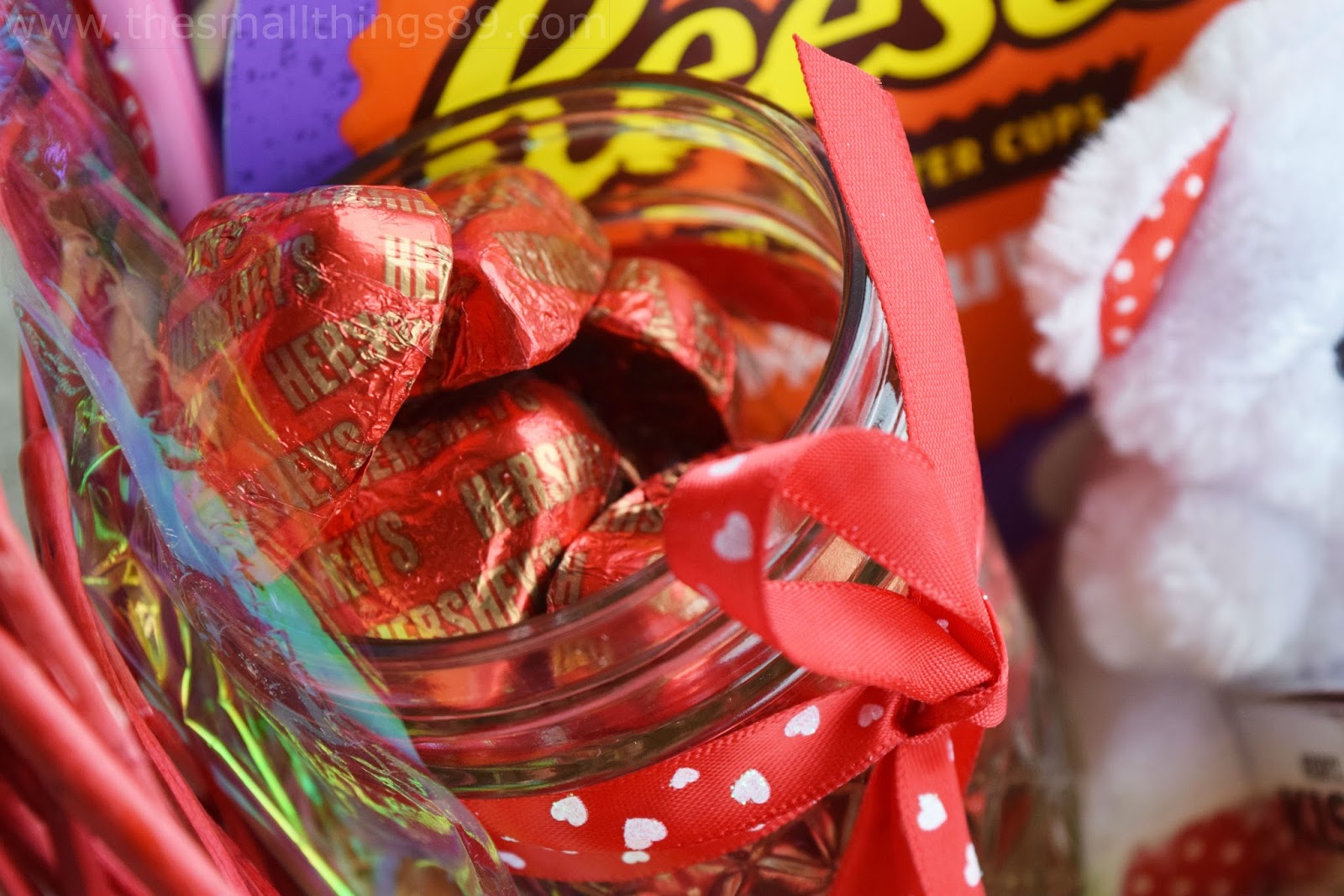 Celebrate Valentine's Day With Hershey's! Check out this easy DIY gift ...