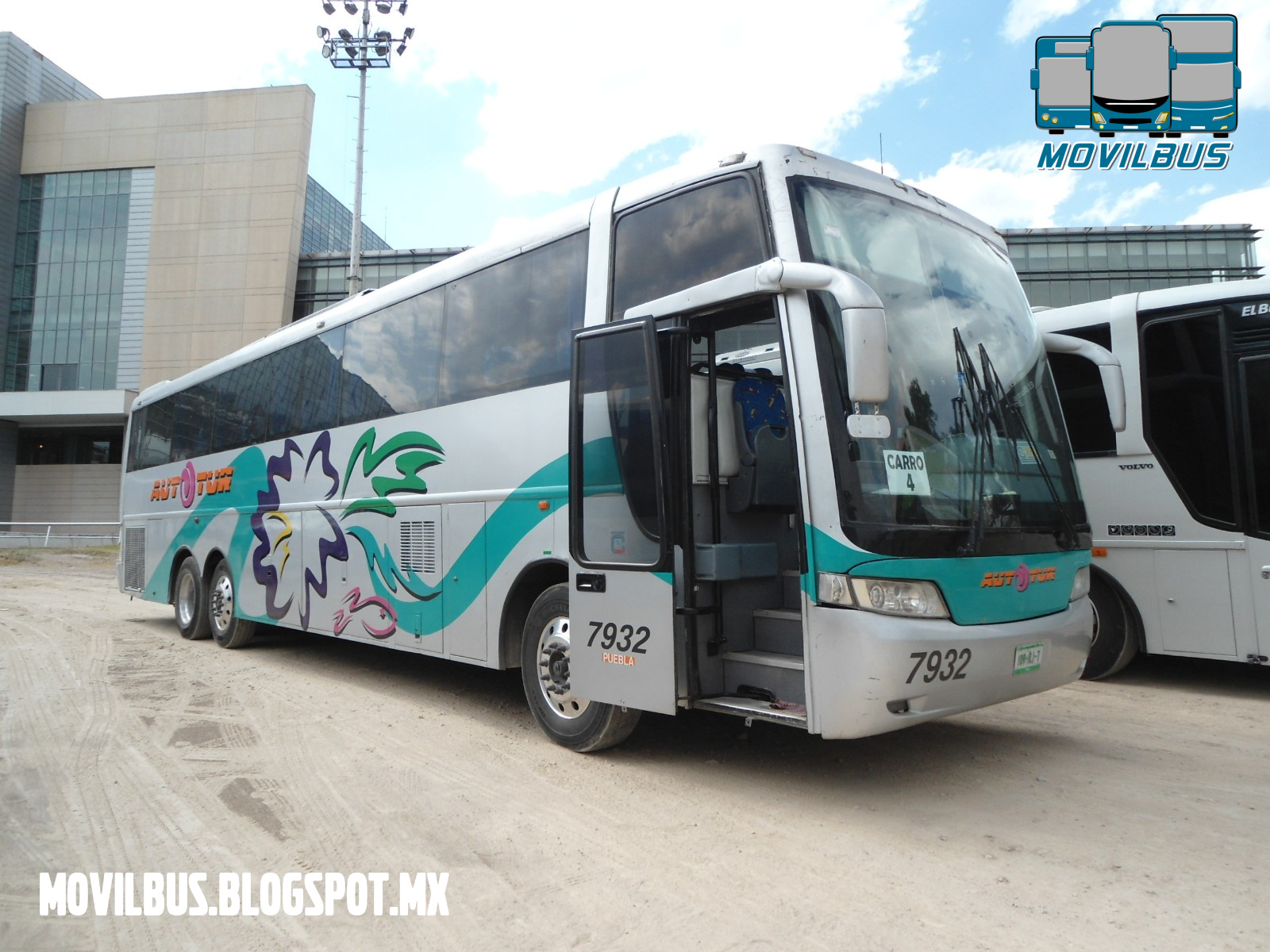 FOTOS DE AUTOBUSES DE MOVILBUS EN LA TAPO MARZO 2012