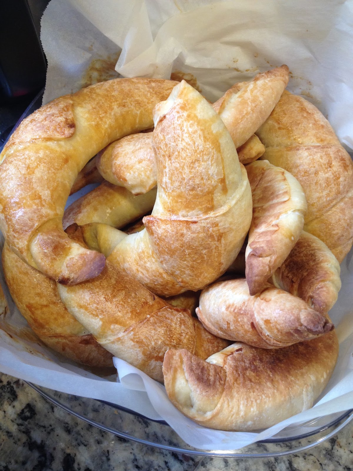 Easy and Yummy Recipes: Hungarian Crescent Bread (Kifli)