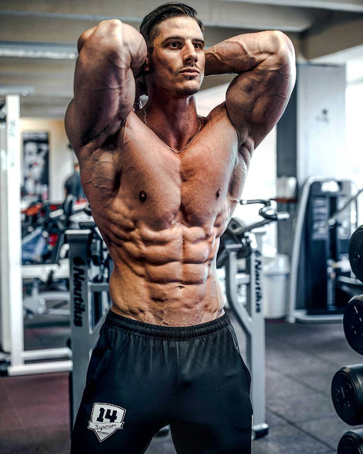 BODYBUILDER – Vörös Máté - Crazzy Monday