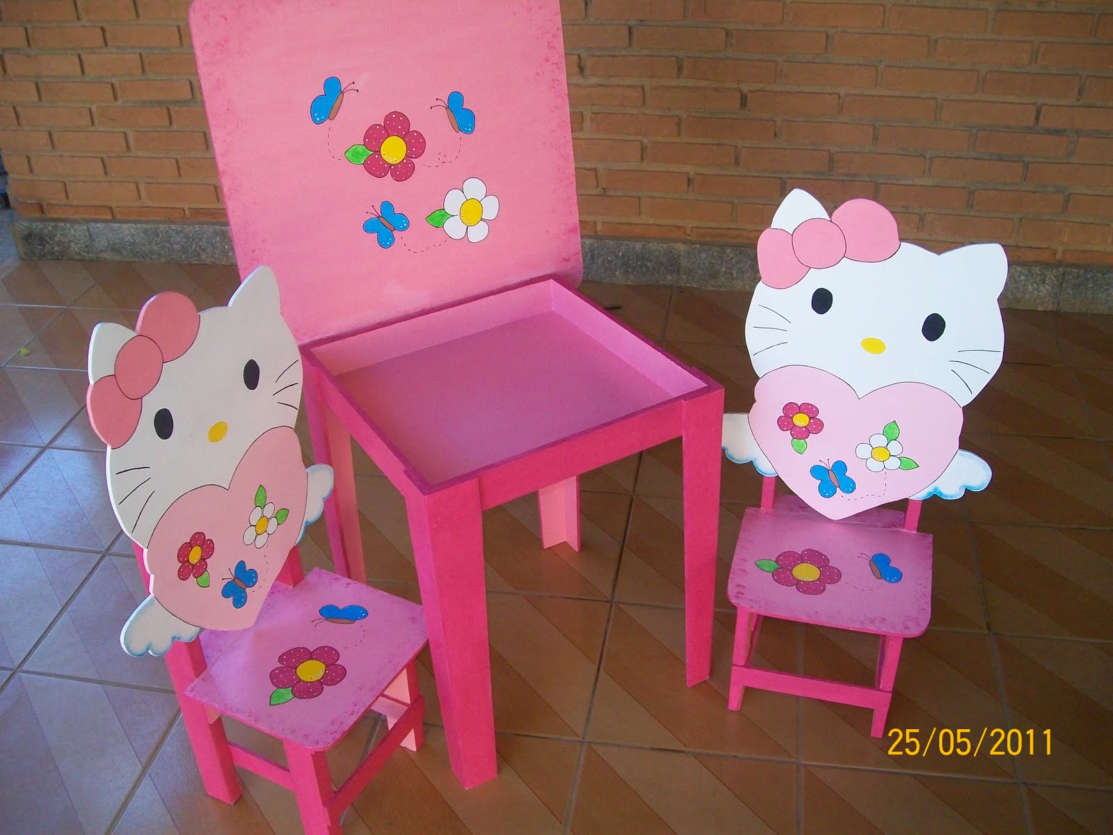 MEU CANTINHO: Uma mesa "rosa bem rosa"!!!!