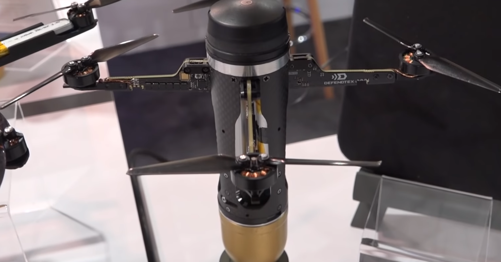 AmynaGR: ΠΑΡΟΥΣΙΑΣΗ: DefendTex Drone-40: Καμικάζι Drone σε Βομβίδα 40mm