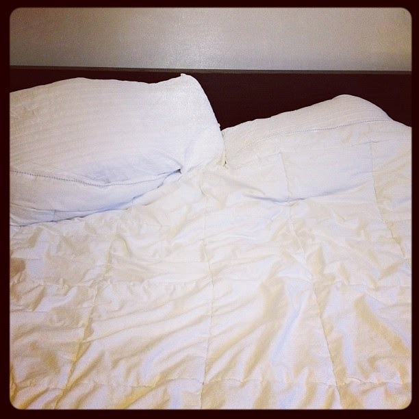 SwankMama: wordless wednesday: bed making {linky}