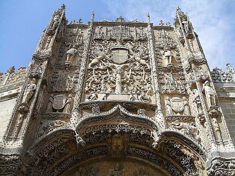 Estilos: Plateresco, Herreriano y Mudejar.
