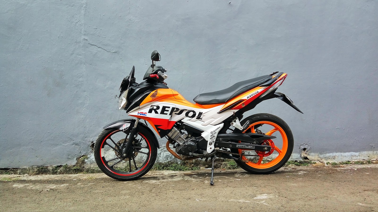 Modifikasi Honda CS1 Livery Repsol