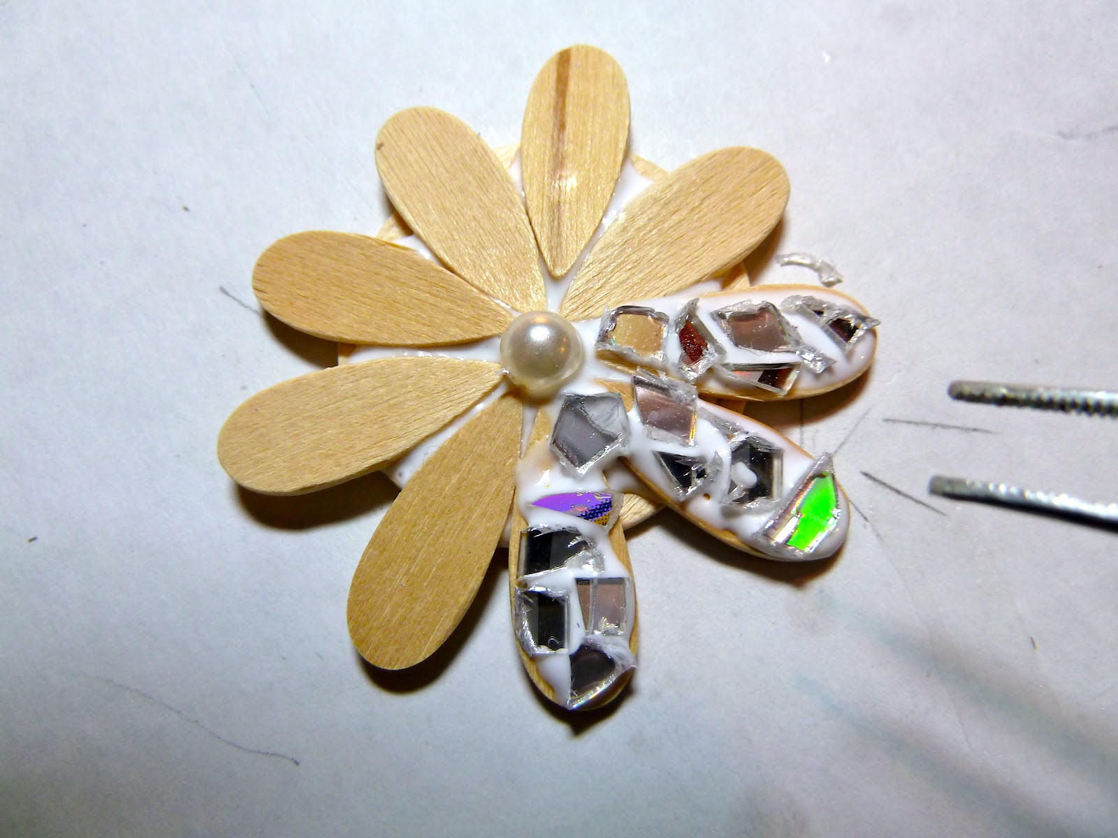 Make it easy crafts: Recycled CD Mosaic Flower Brooch