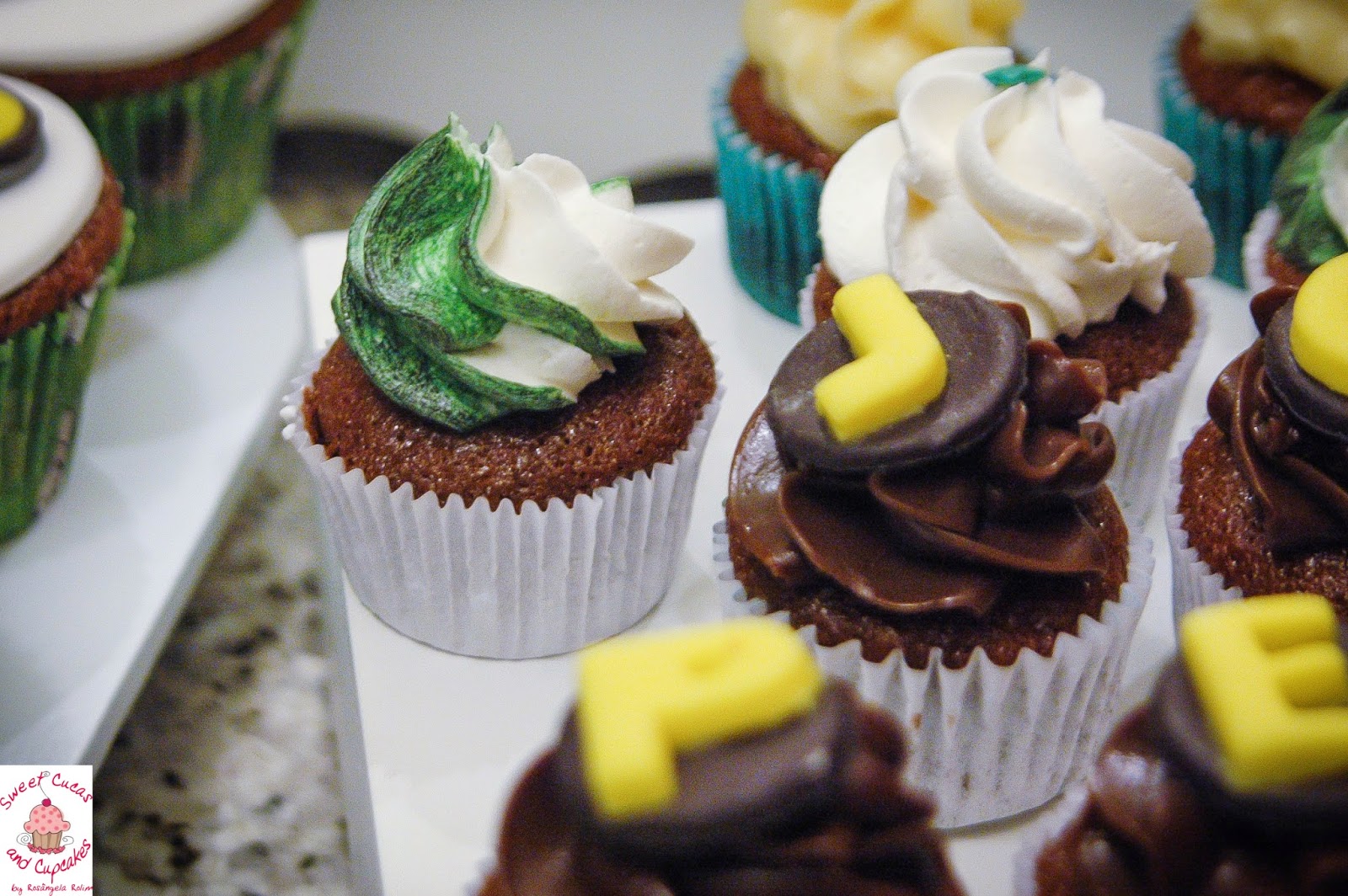 Sweet Cucas and Cupcakes by Rosângela Rolim: Cupcakes e Pop Cakes Ben 10