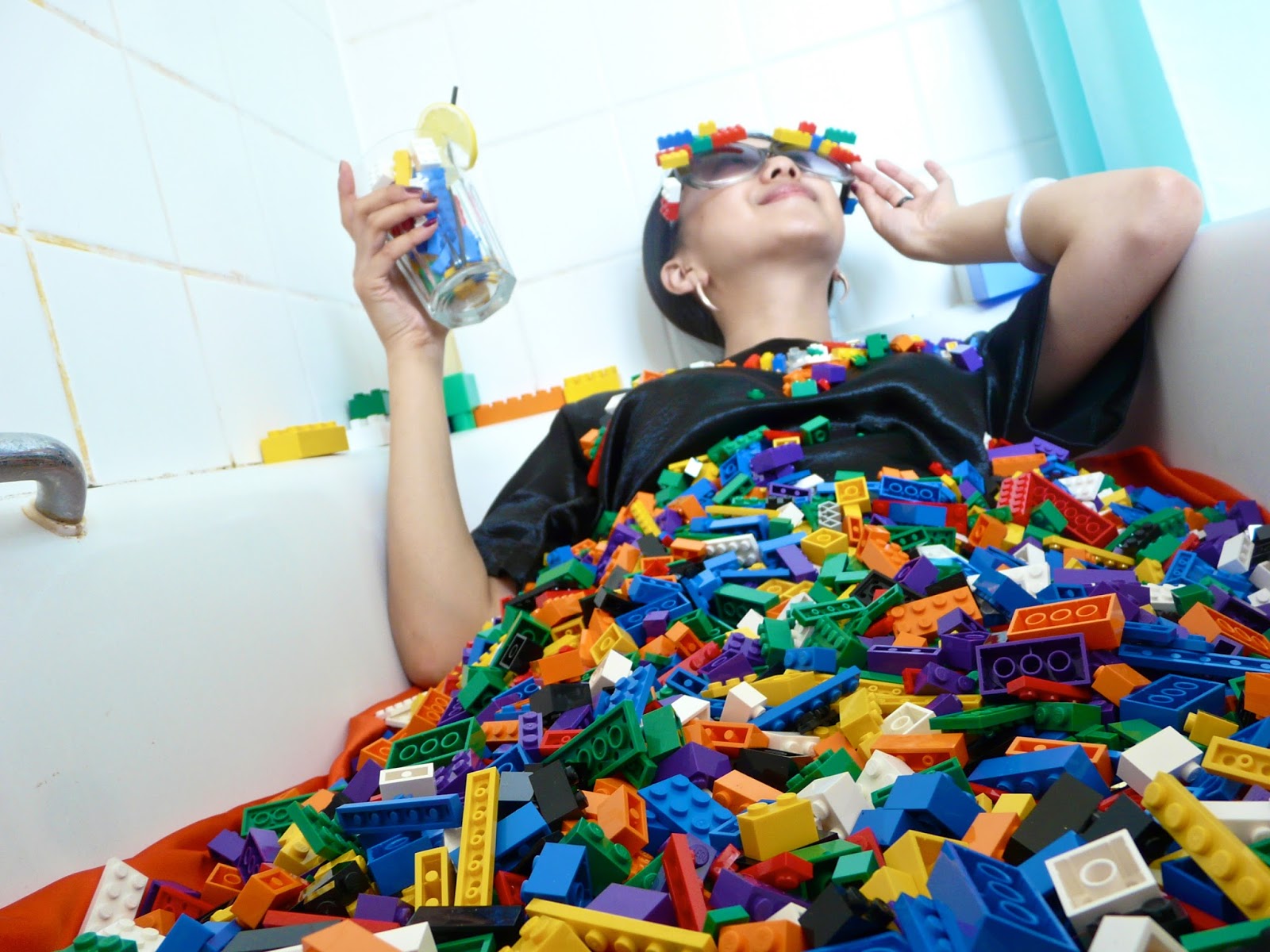 Cycle in Heels : THE LEGO DRESS FOR THE FASHION WEEK