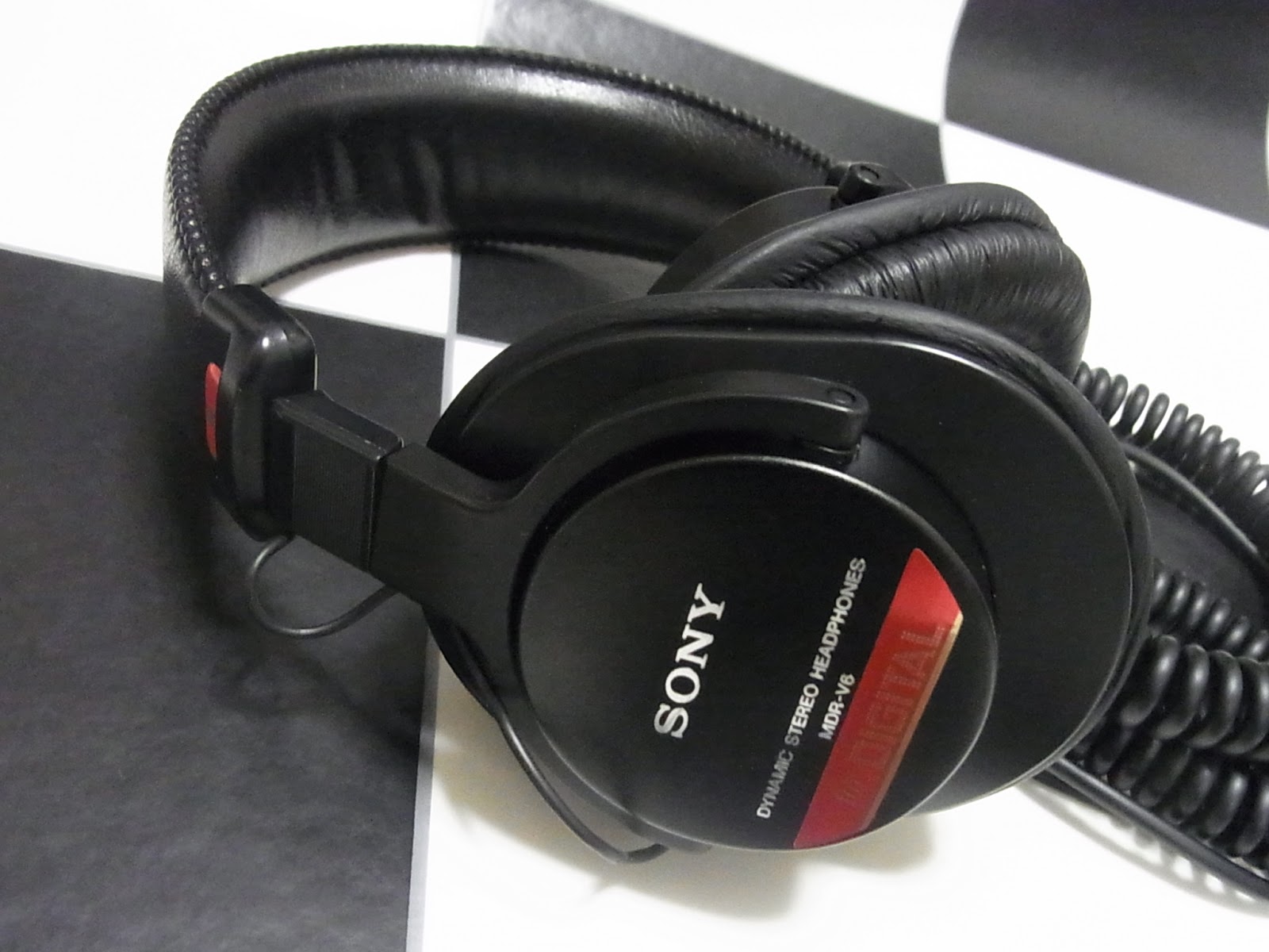 スタジオヘッドホン、SONY MDR-V6のご紹介 - 社長Nickieのイヤホン、ヘッドホン交換ケーブルを熱く語るブログ