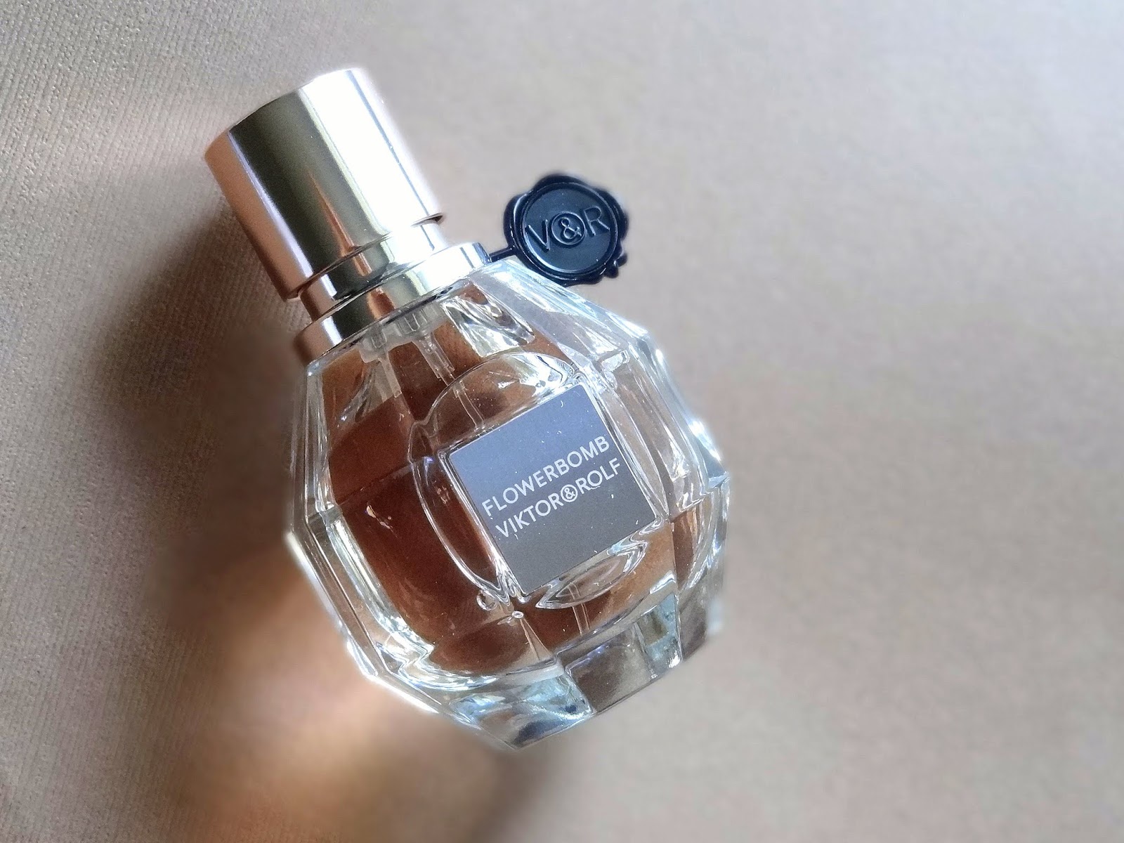 Makeup, Beauty and More: Viktor & Rolf Flowerbomb Eau de Parfum