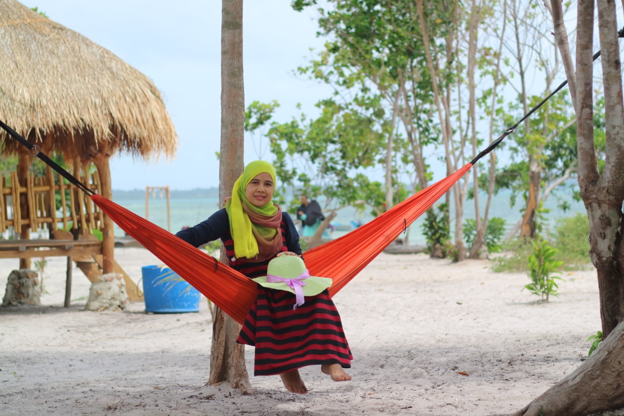 Perlu Vitamin Sea ? Piknik Aja ke Pantai Reviola Barelang Batam