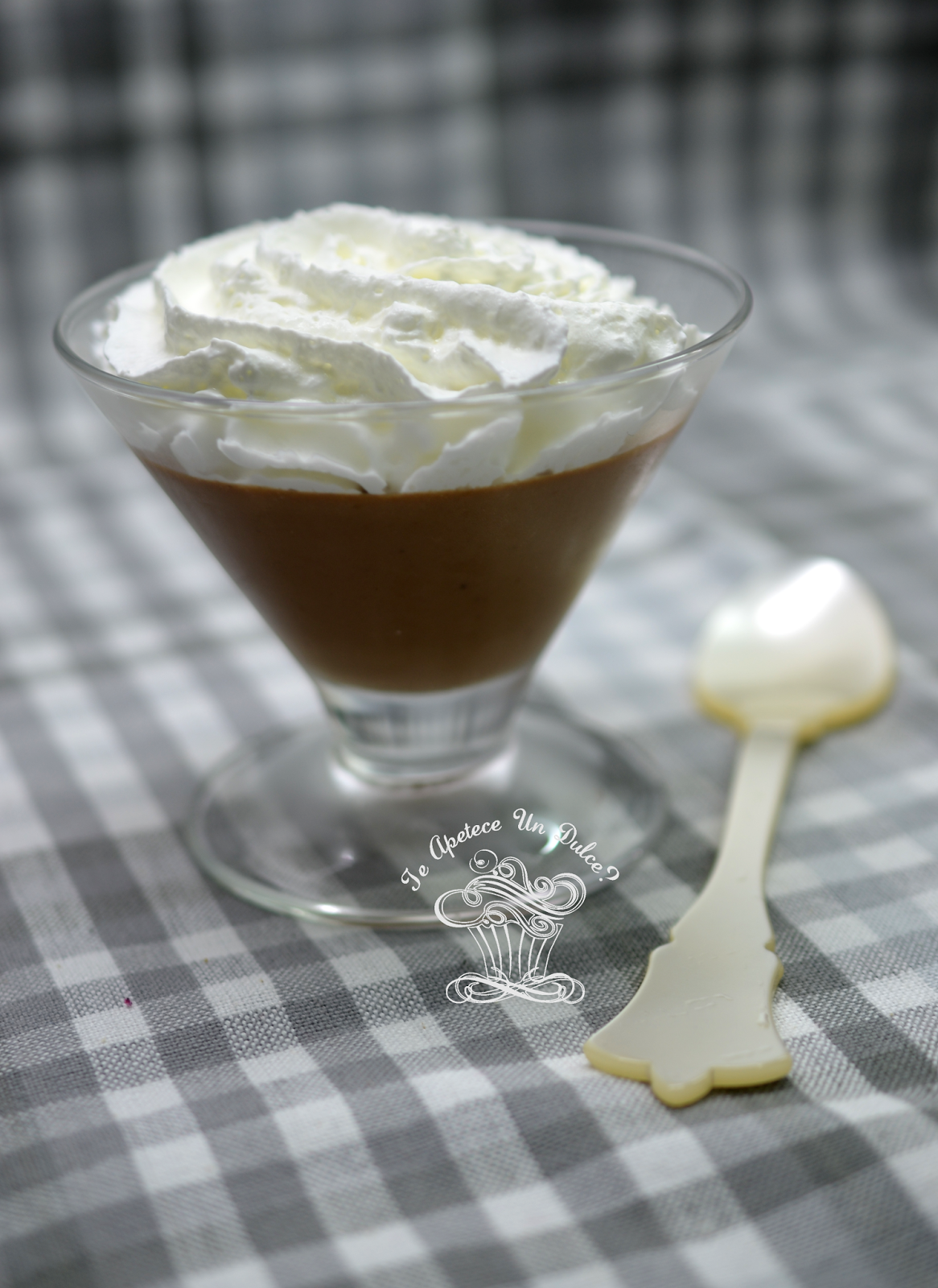 ¿ Te apetece un dulce ?: Copa de chocolate y nata (copa danone)