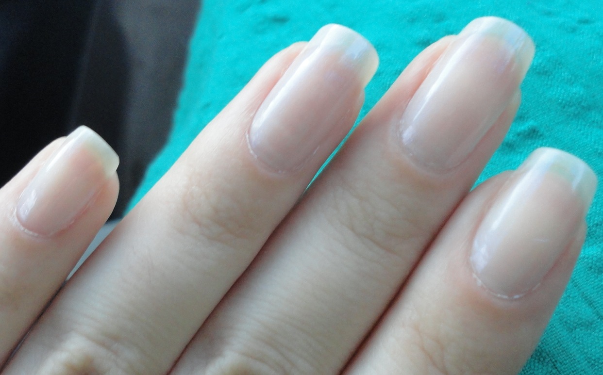*Try It With Carmella*: Light & Simple Nails