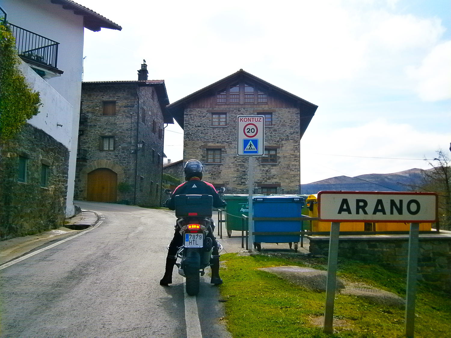 Navarra de la A a la Z ... (en moto): Arano - Arantza