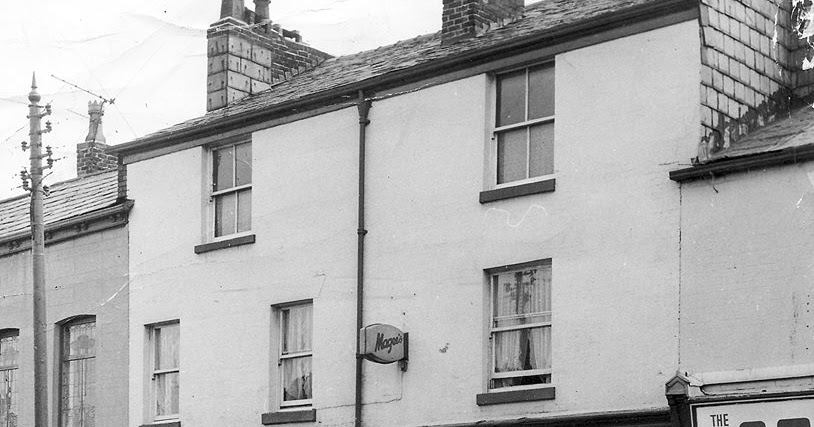 Lost Pubs Of Bolton: Halfway House, 127-129 Derby Street