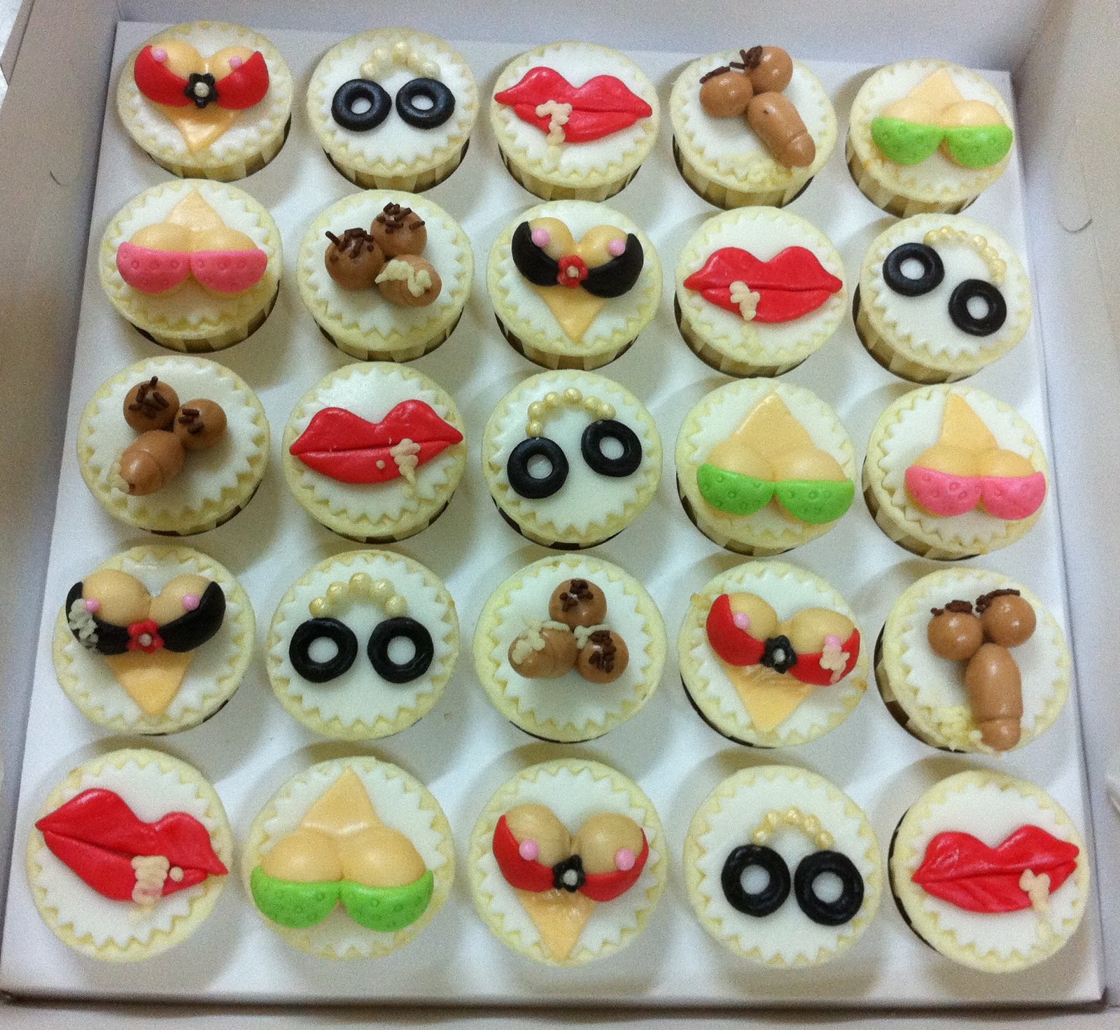 Sweet-Treatz: Hens' Night Cupcakes
