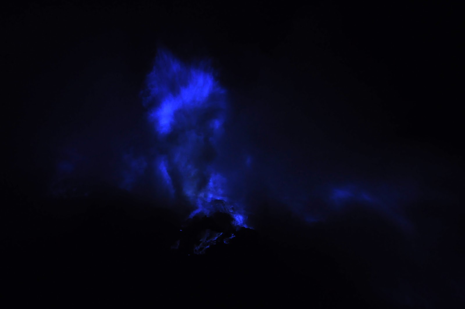 tjuputography: [ BONDOWOSO ] Menghampiri Si Api Biru Kawah Ijen