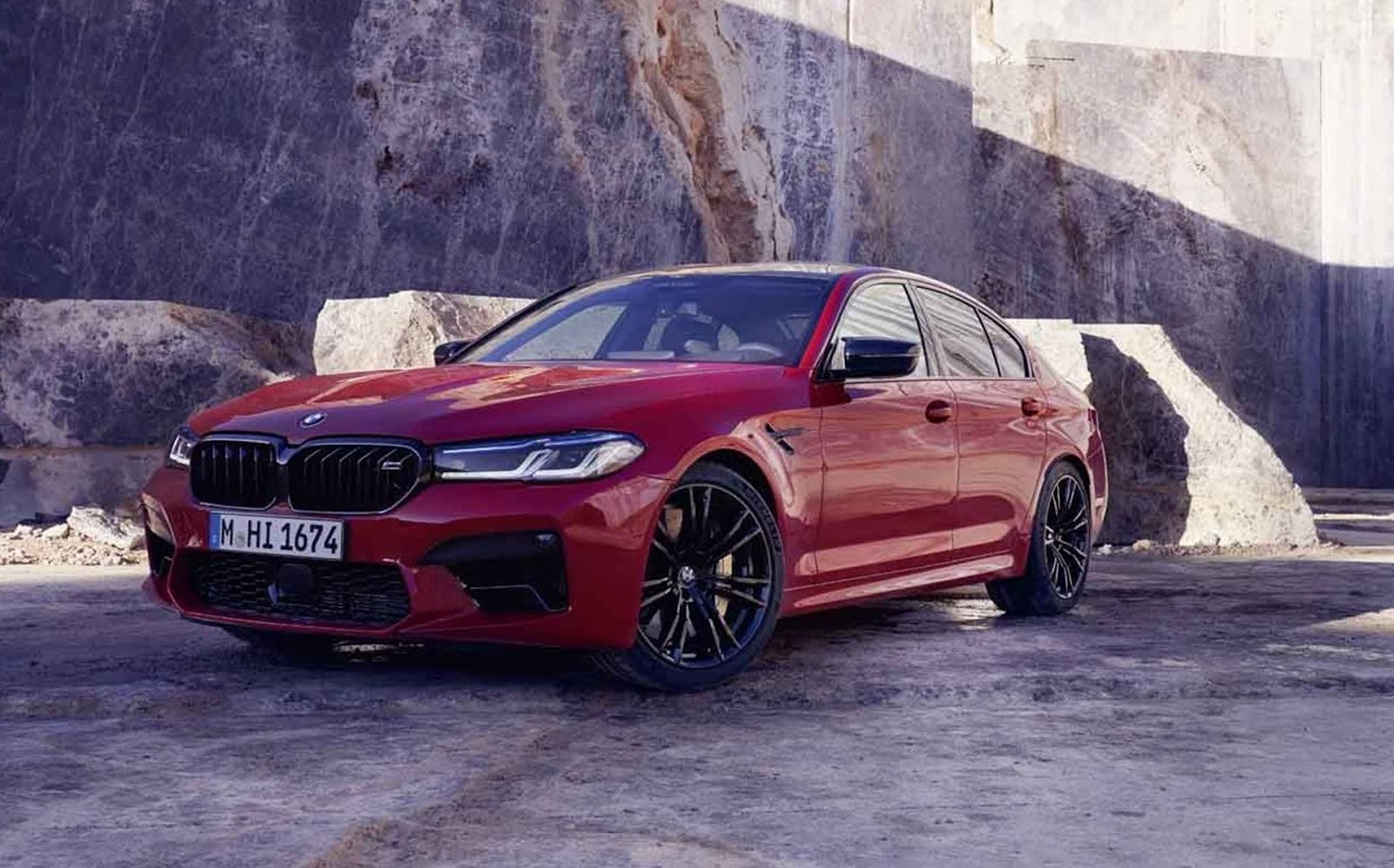BMW M5 ganha facelift e aperfeiçoamentos para linha 2021