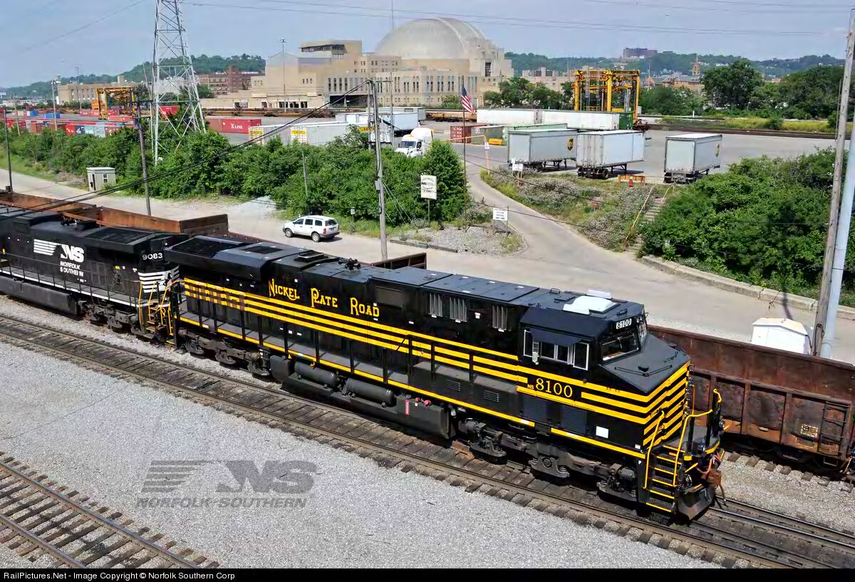 The Big Little Railroad Shop: NS heritage unit 8100 working in Cincinnati