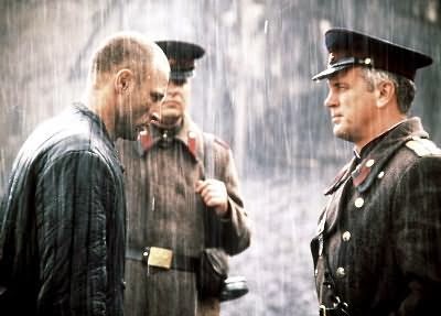 W świecie muzyki i filmów...: Jeniec: Jak daleko nogi poniosą