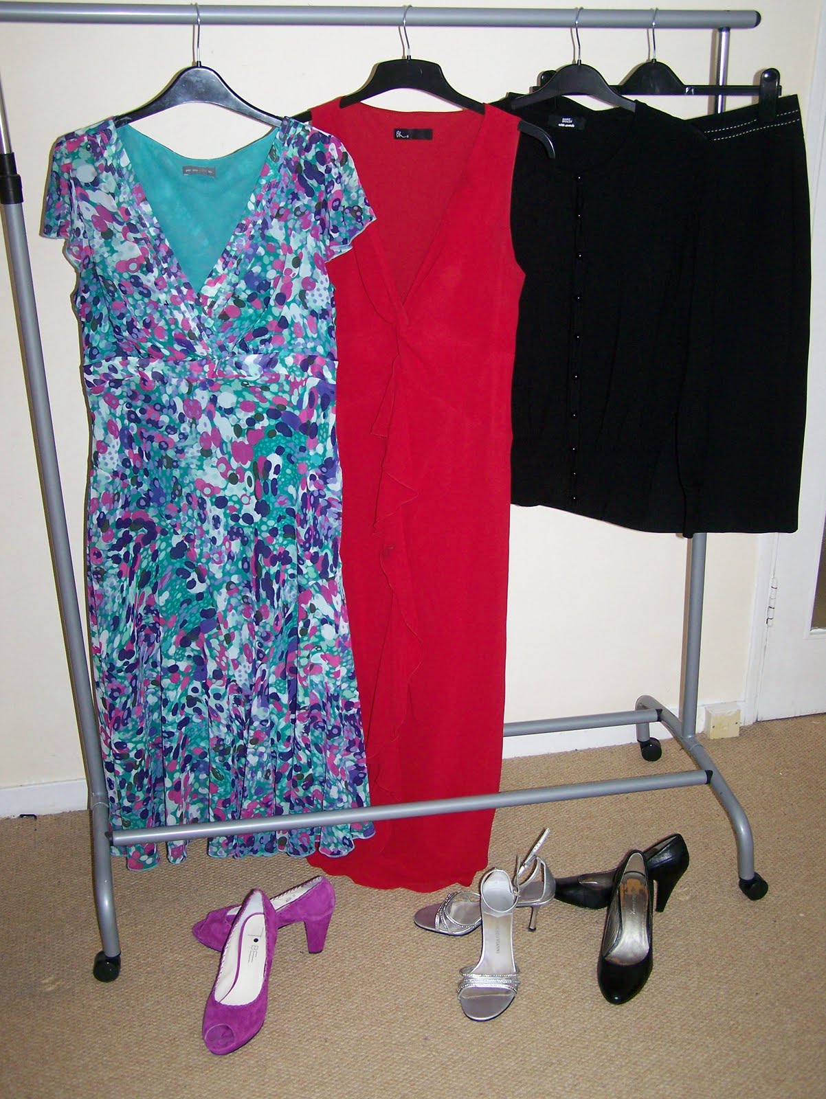 Chic and Minimalist Wardrobe: Wardrobe Essentials for Women - A Formal ...