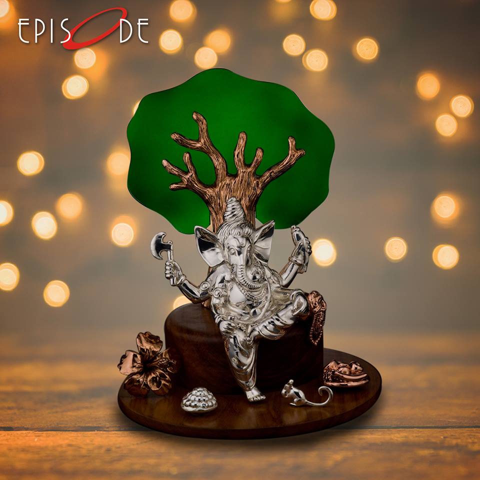 Silver Gifts to Give Your Parents on Their 25th Anniversary