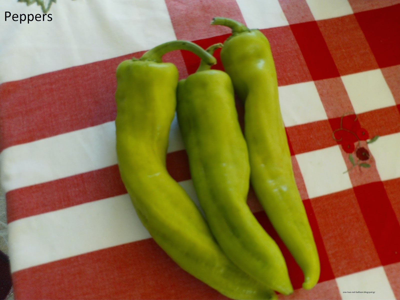 One Two Red Balloon - Let's play music and learn English!