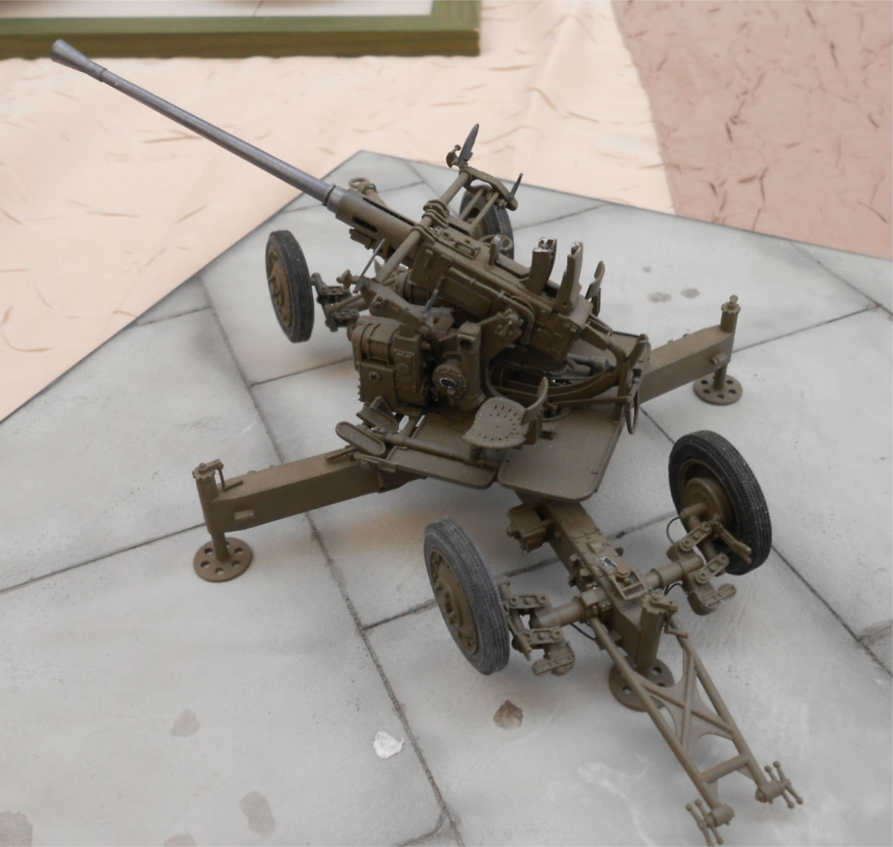 Le canon AB Bofors 40 mm AA Mk 1.