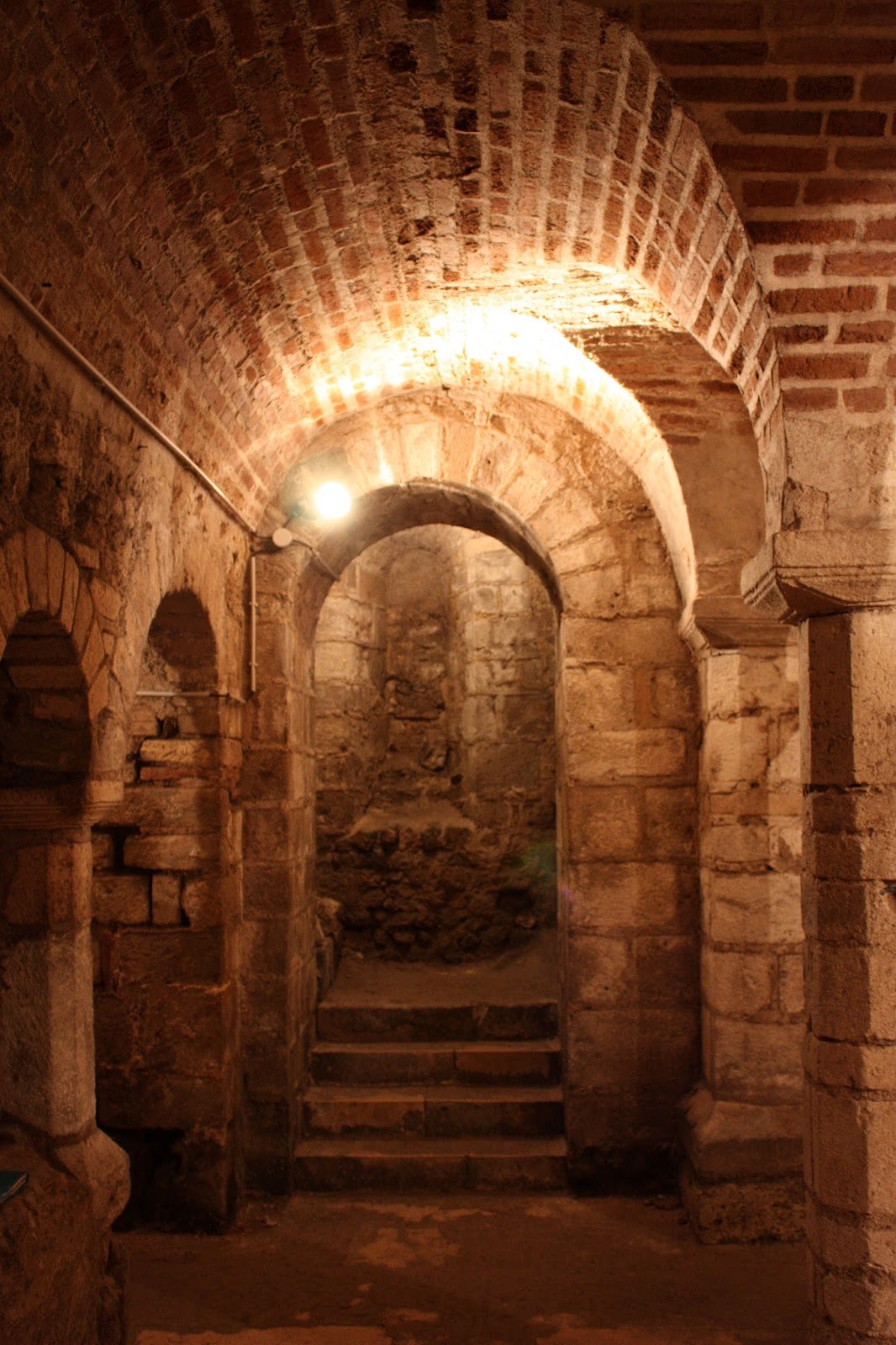 Atlas roman: Orléans - Crypte Saint-Avit (45)