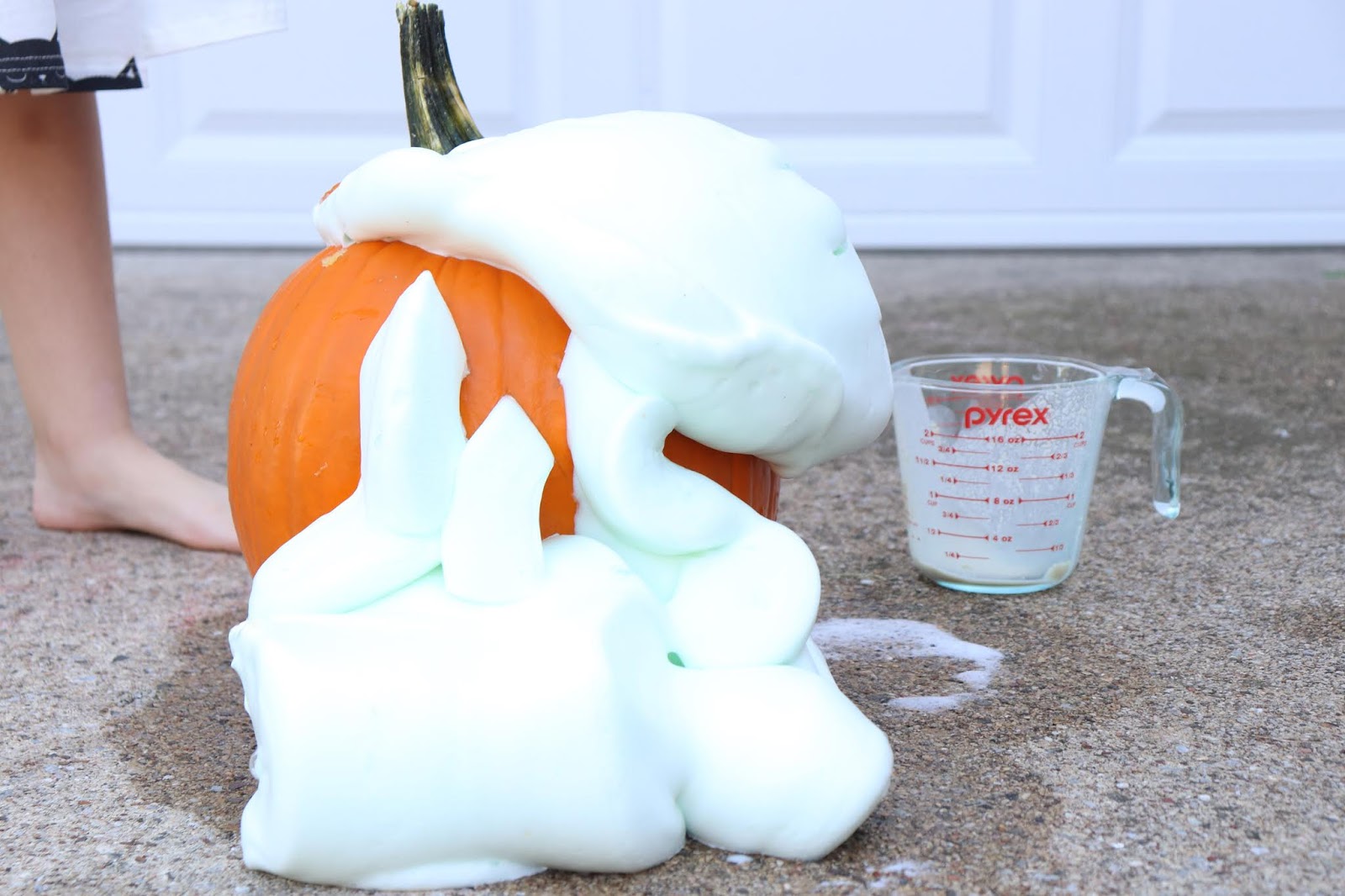 Momfessionals: Puking Pumpkin Experiment