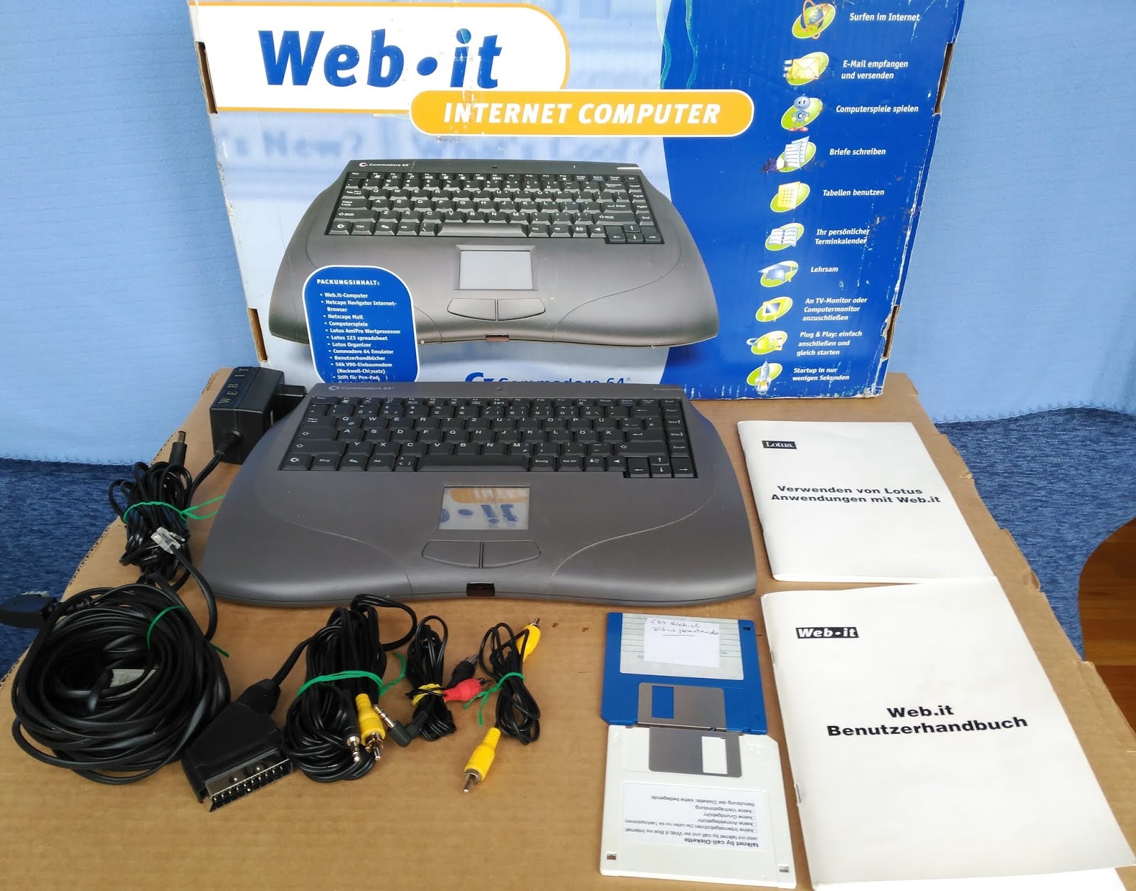 Retro Ordenadores Orty: Commodore 64 Web.it (1999) (con emulador C64)