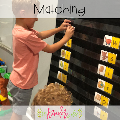 KinderGals: 6 Ways to Use the Pocket Chart in the Fall