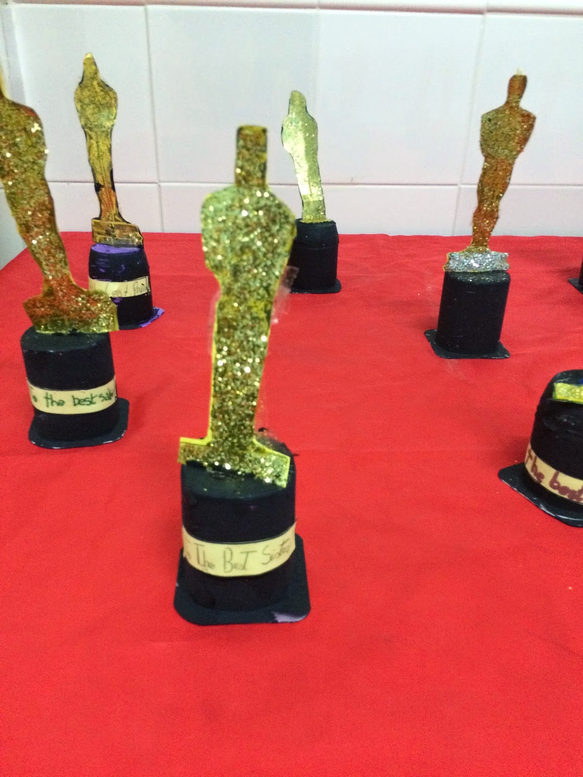 OUR ENGLISH CLASS: And the oscar goes to .... ( Display)