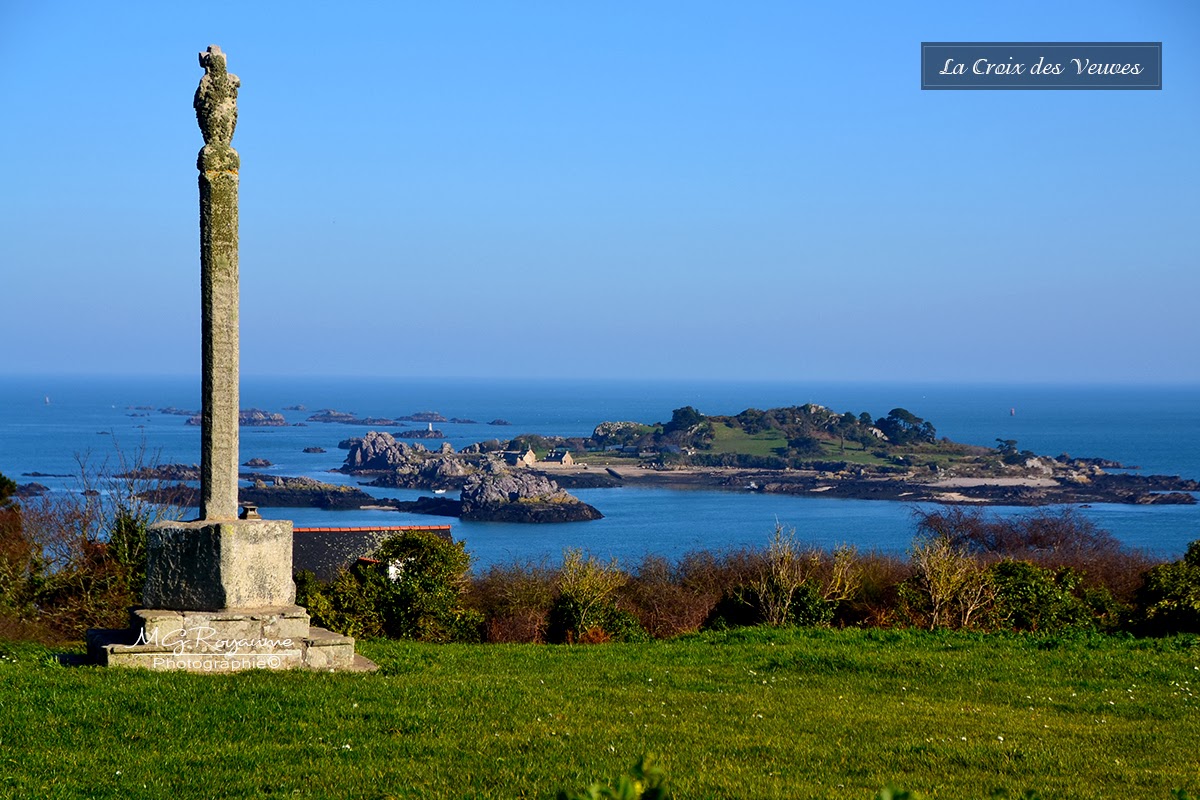 MG ROYAUME - PHOTOS: La Croix des Veuves - Ploubazlanec - Bretagne