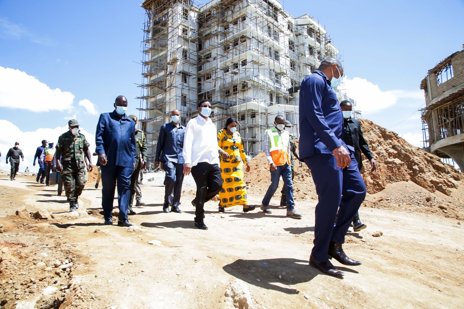 WAZIRI MKUU AKAGUA MAENDELEO YA UJENZI WA JENGO LA TUME YA UCHAGUZI (NEC), LILILOPO NDEJENGWA ...