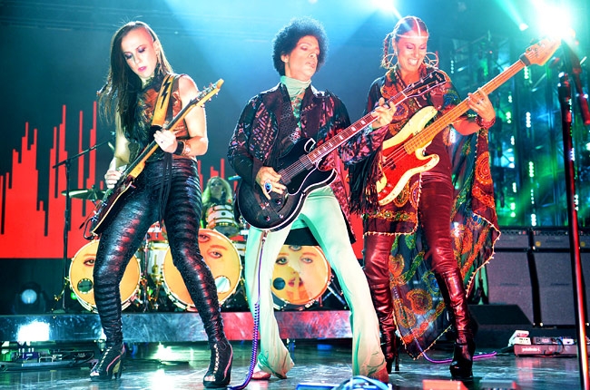 Soul 11 Music: New Video: "Fixurlifeup" (Prince feat. 3rd Eye Girl)