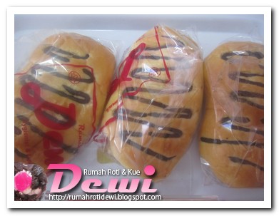 Roti manis (Rumah Roti Dewi) ~ Rumah Roti Dewi