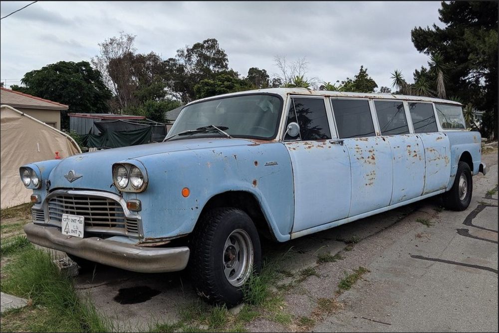 When Checker Went Long: 24 Amazing Photos of Checker Aerobus 8-Door ...