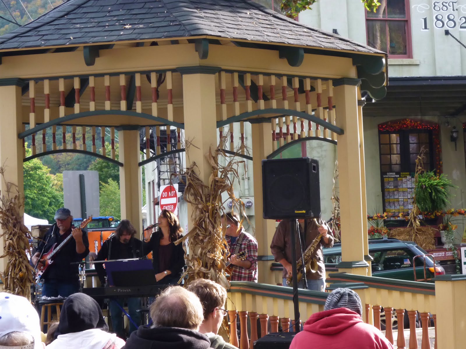 Moonbeams in a Jar: Fall Foliage Festival in Jim Thorpe, Pa