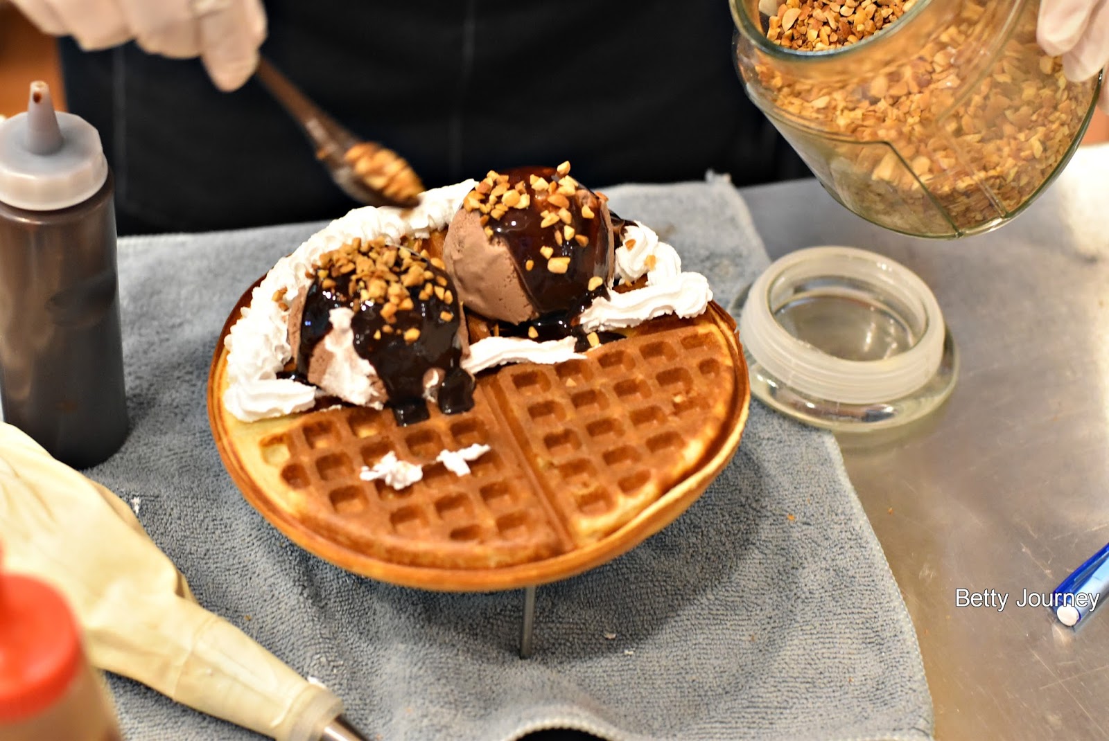 The Best Waffle Waffle! Signature Is Opening At Sunway Pyramid Mall ...