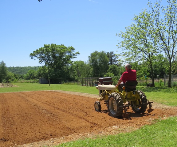 Farmall Cub Hub: Laying Off Rows With Farmall Cub