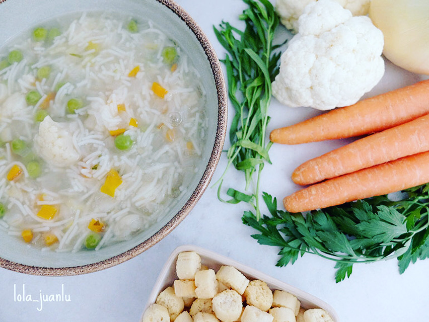 Sopa primavera con fideos - Pequeños Accidentes