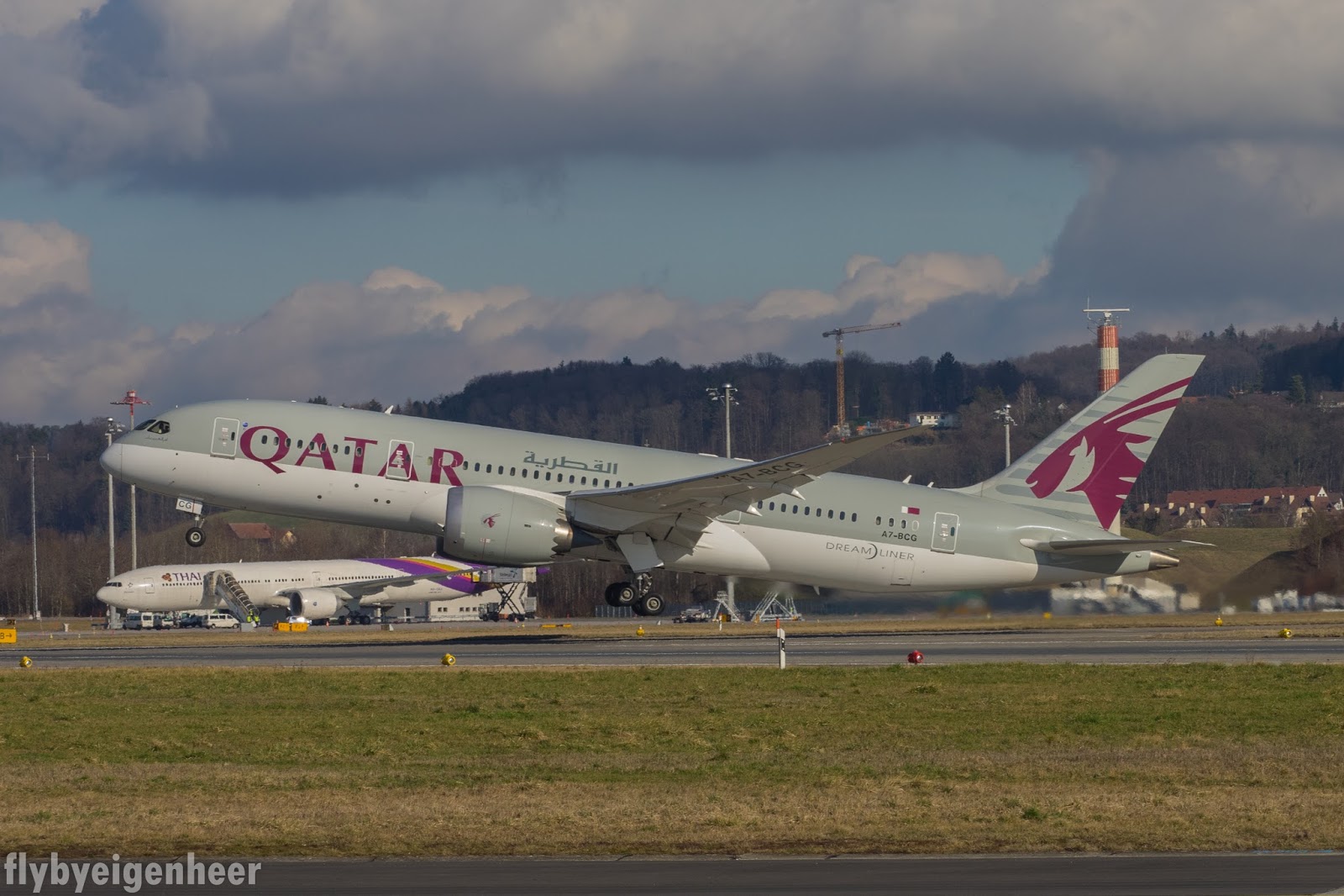FLUGZEUGE: > ZRH A7-BCG Boeing B787-8 Dreamliner B788 > QTR