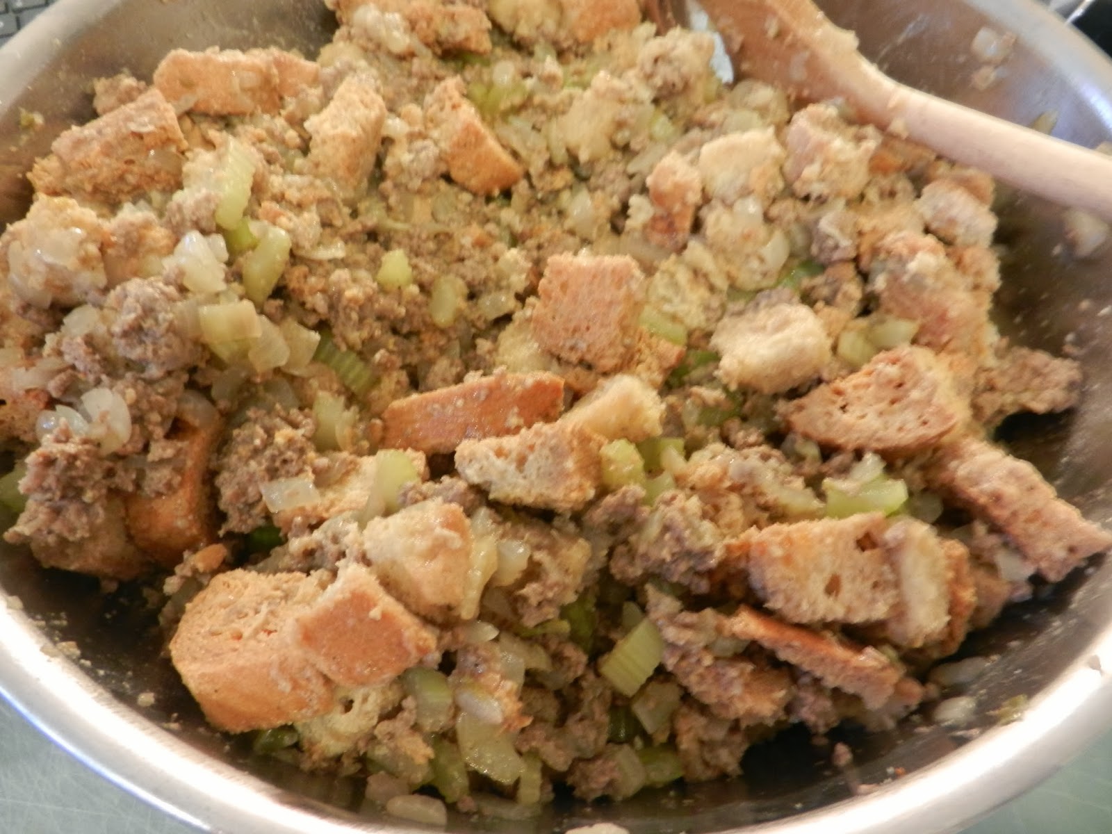 A Busy Mom's Slow Cooker Adventures: Traditional Stuffing - Gluten-Free